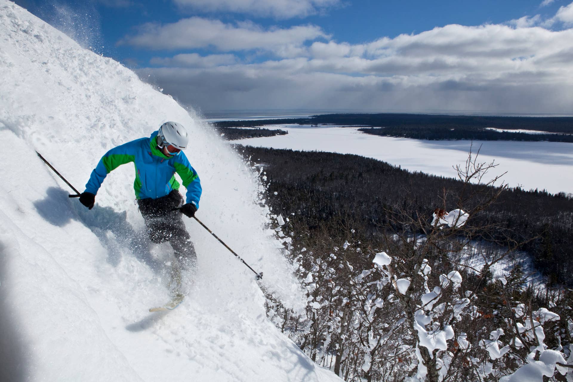 It Only Costs $99 Per Season to Ski The Midwest's Powder Mecca - Powder