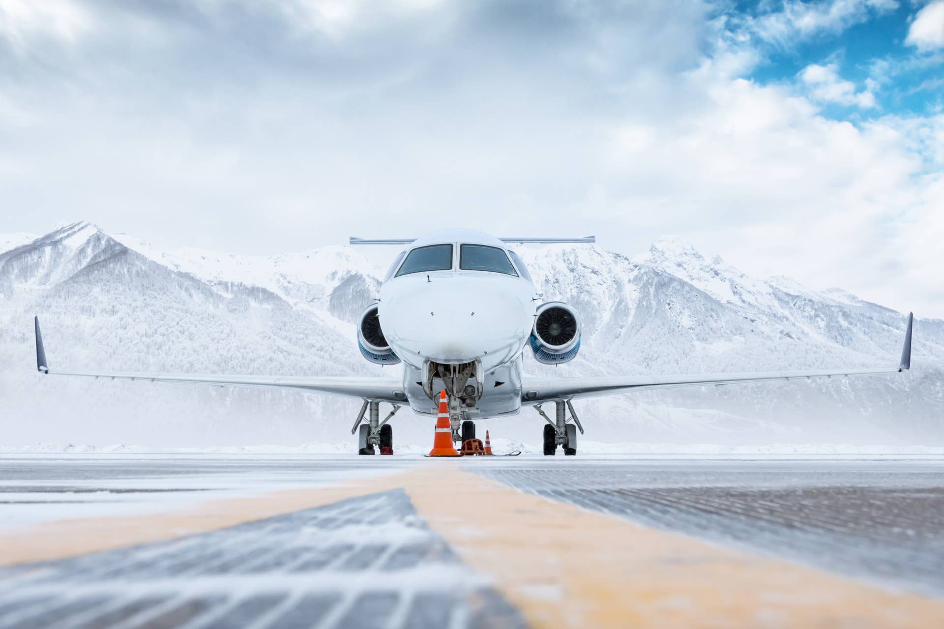 Every Major Airline’s Ski Bag Policy and Fees (2025) - POWDER