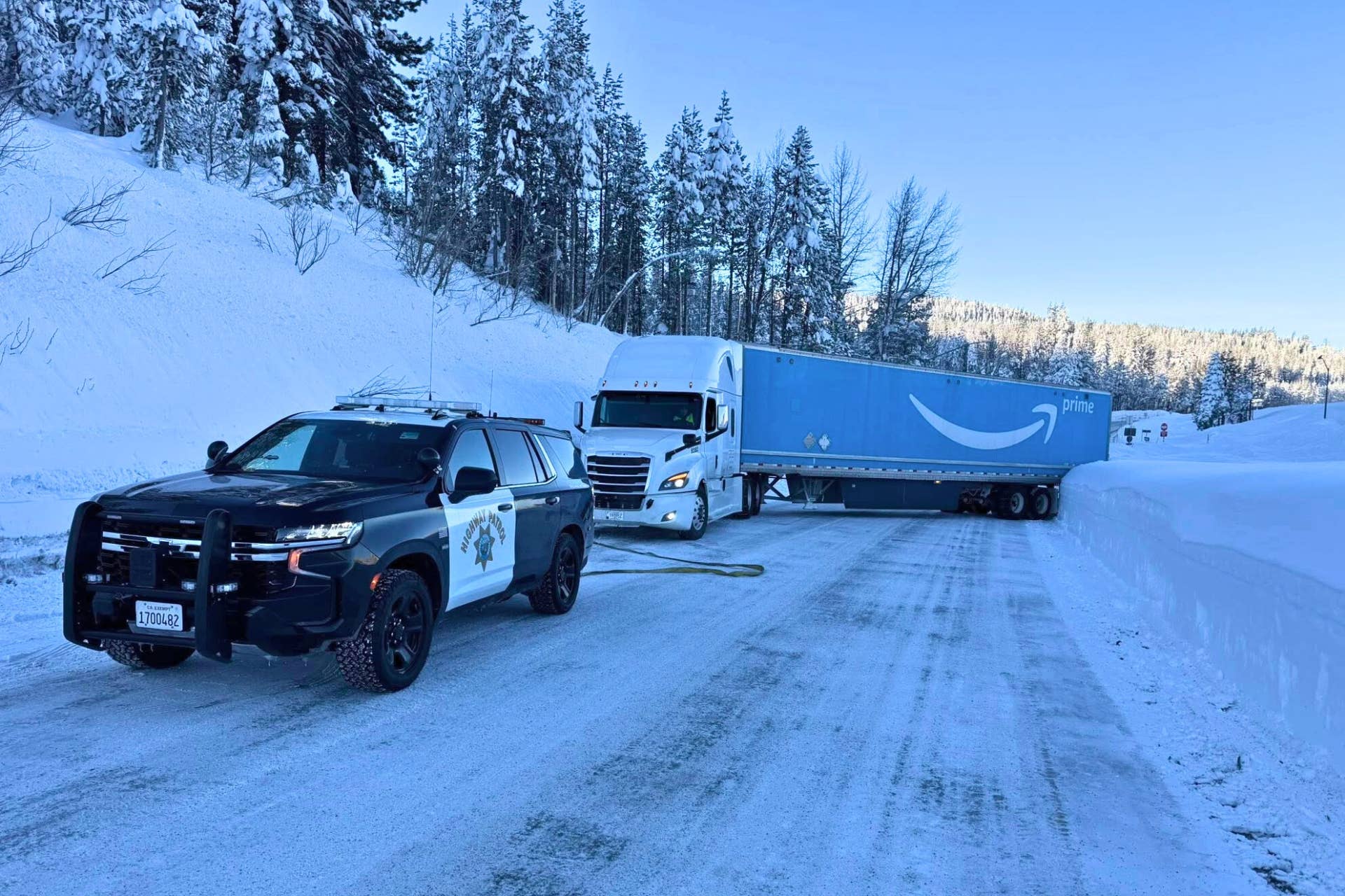 California Police Roast Amazon Driver Stuck In Snow - Powder