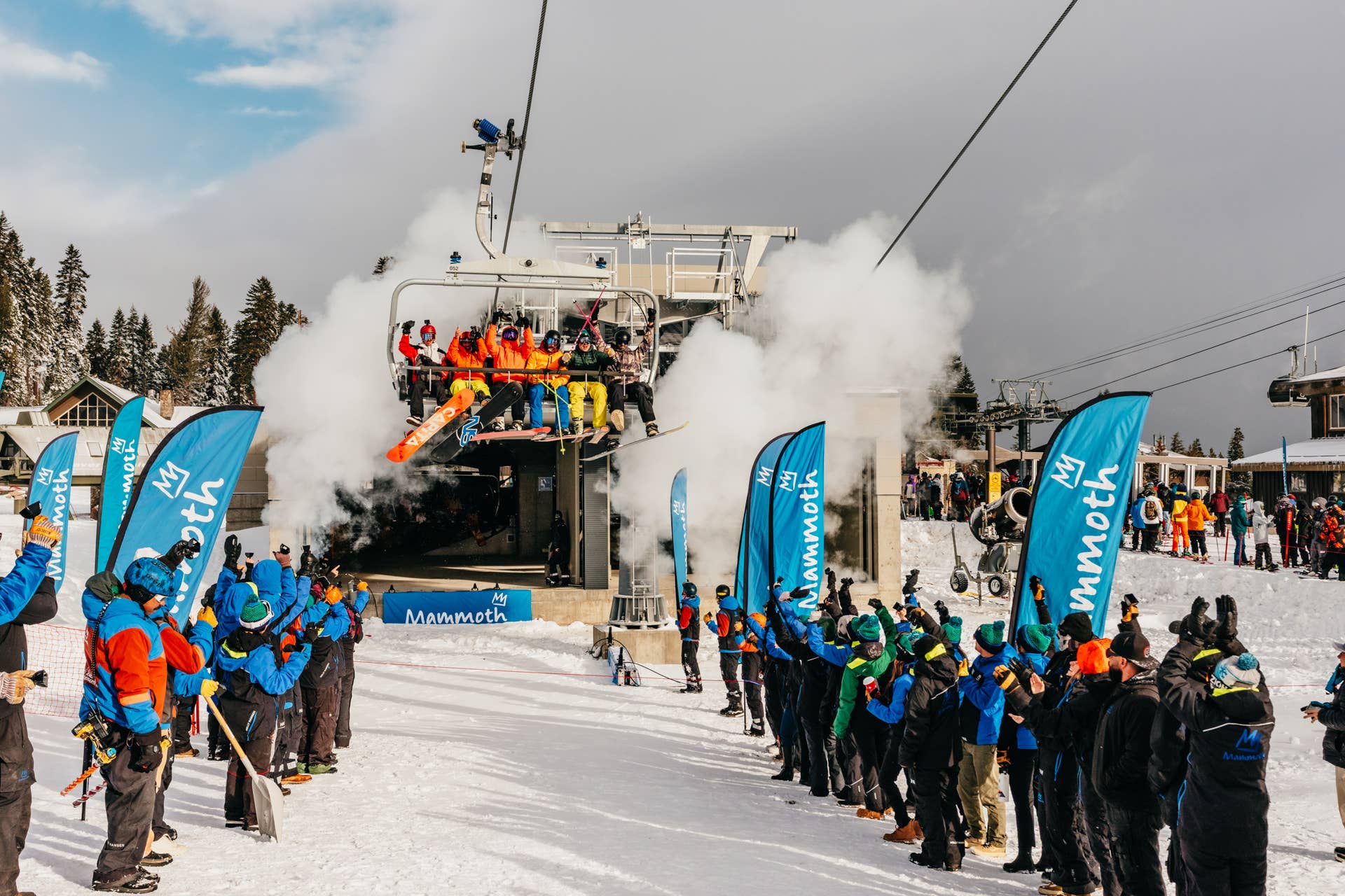 Mammoth Mountain Opens With Top-to-Bottom Skiing - Powder