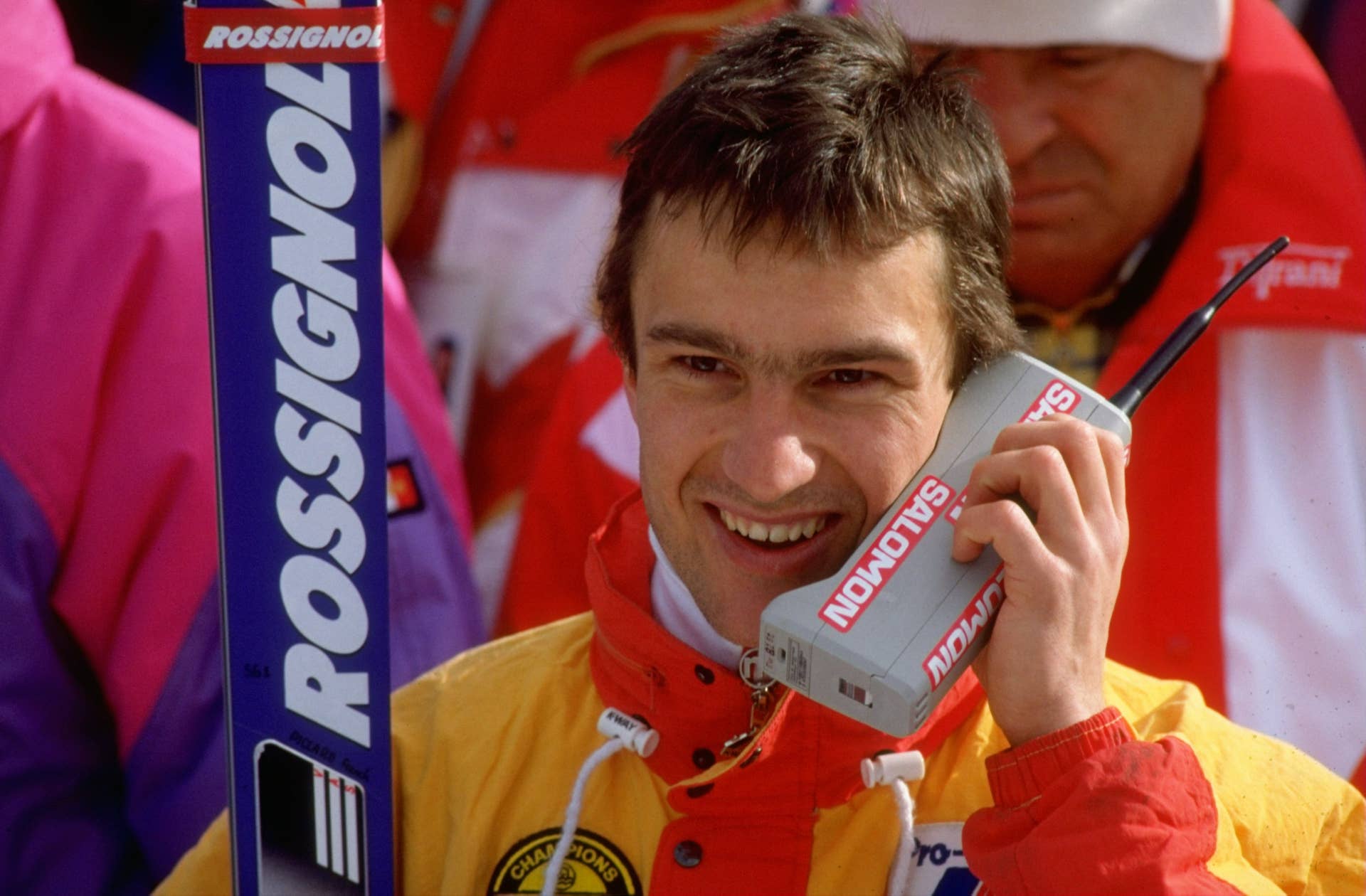 A Technology Cynic Finally Gives The Flip Phone Another Go - POWDER