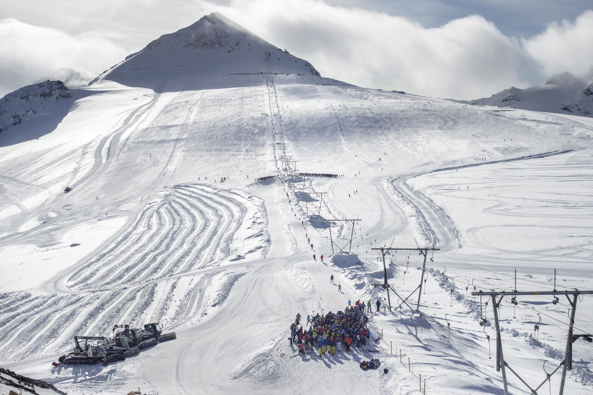 Italy's Summer Skiing Haven Prepares for Opening Day - Powder