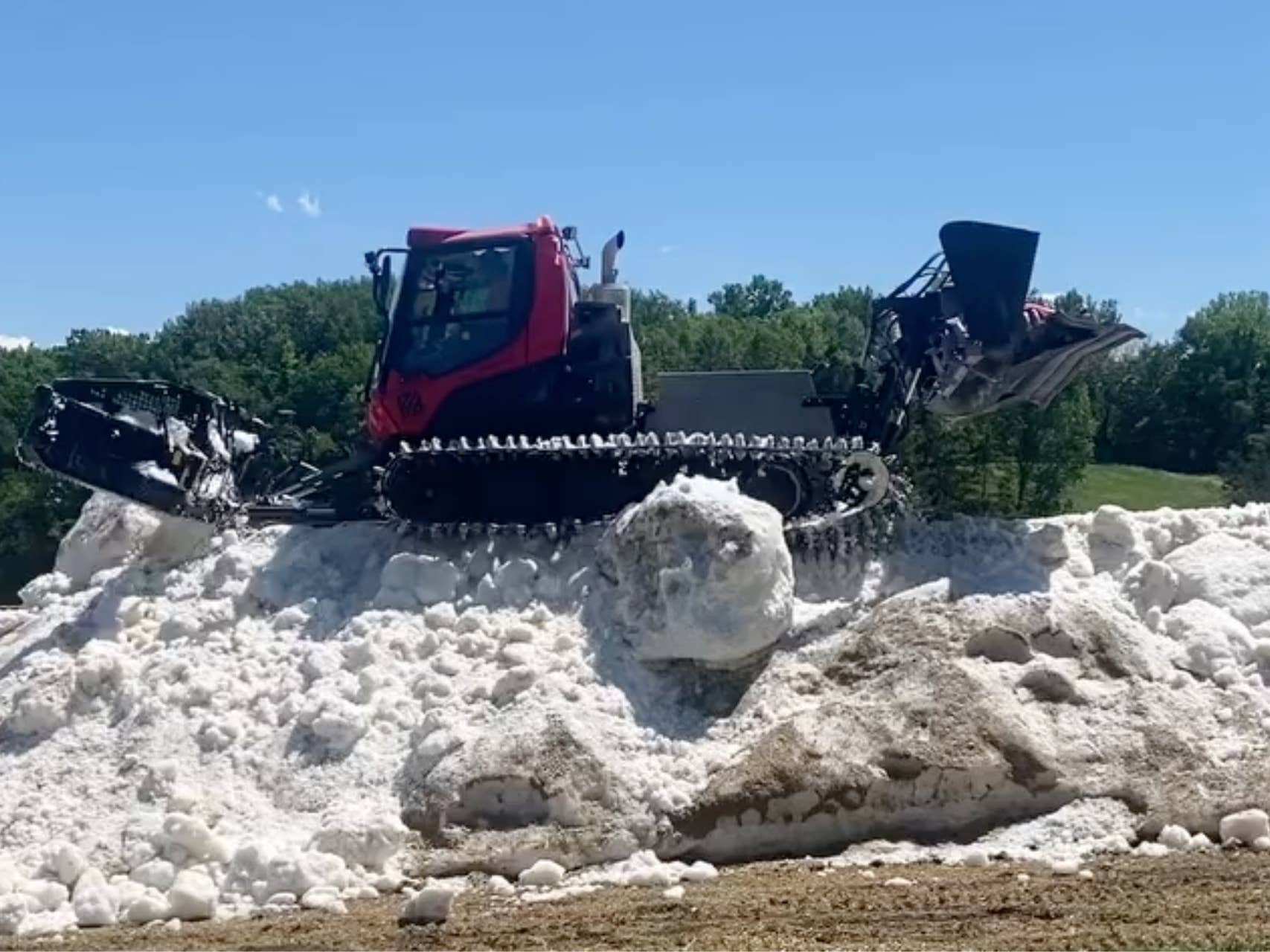 Minnesota Ski Area Reopening in June Using Preserved Snow - Powder