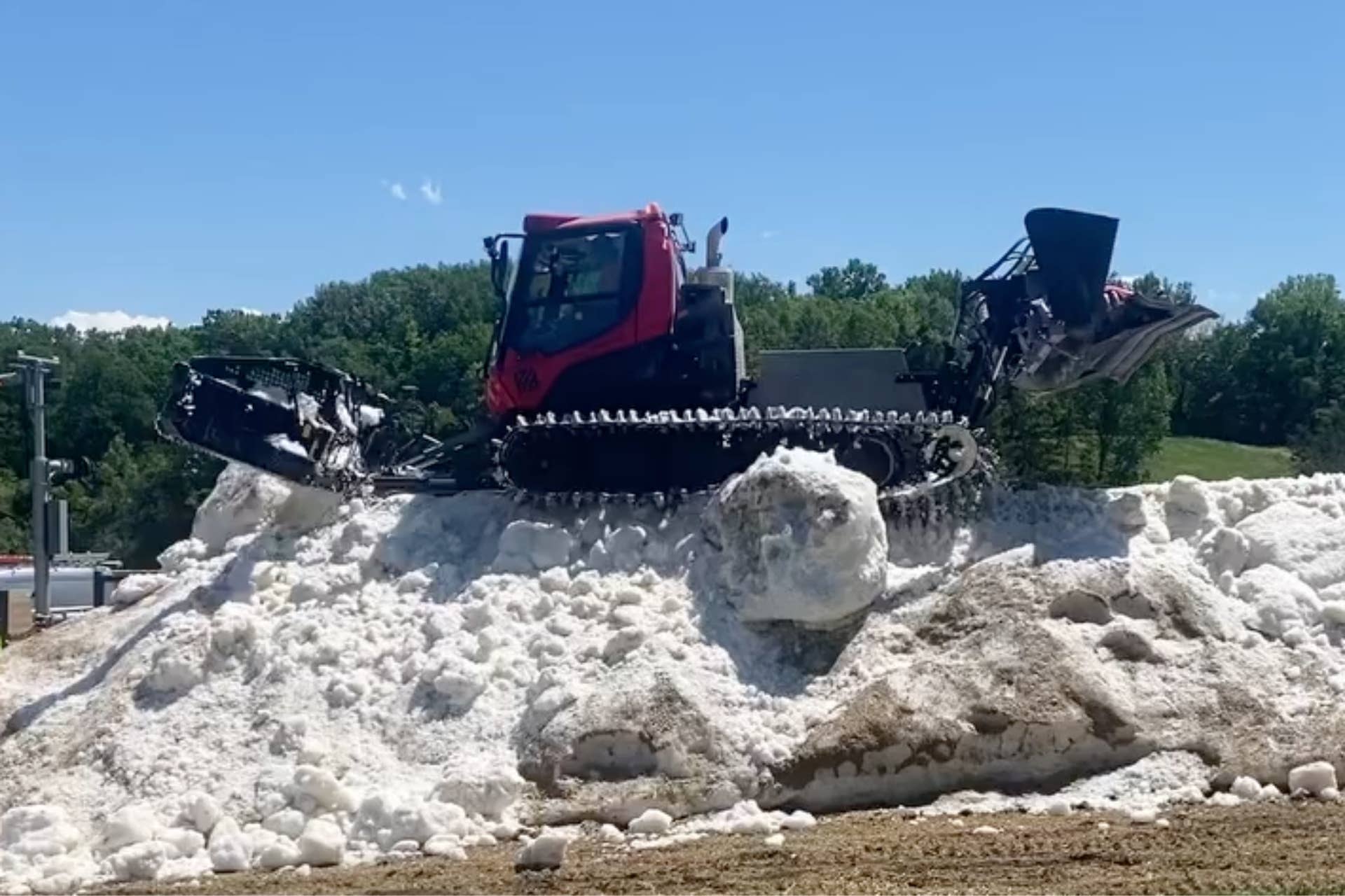 Minnesota Ski Area Reopening in June Using Preserved Snow - Powder