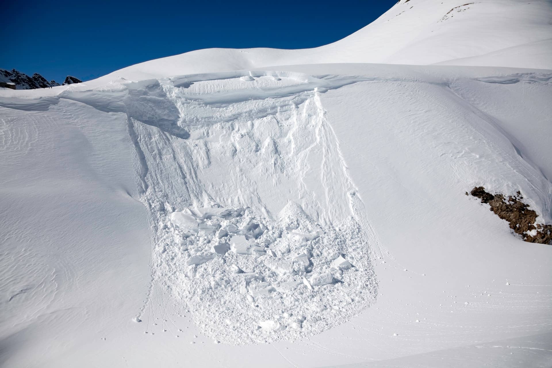 9 Avalanche Safety Tips All Skiers Should Know - Powder