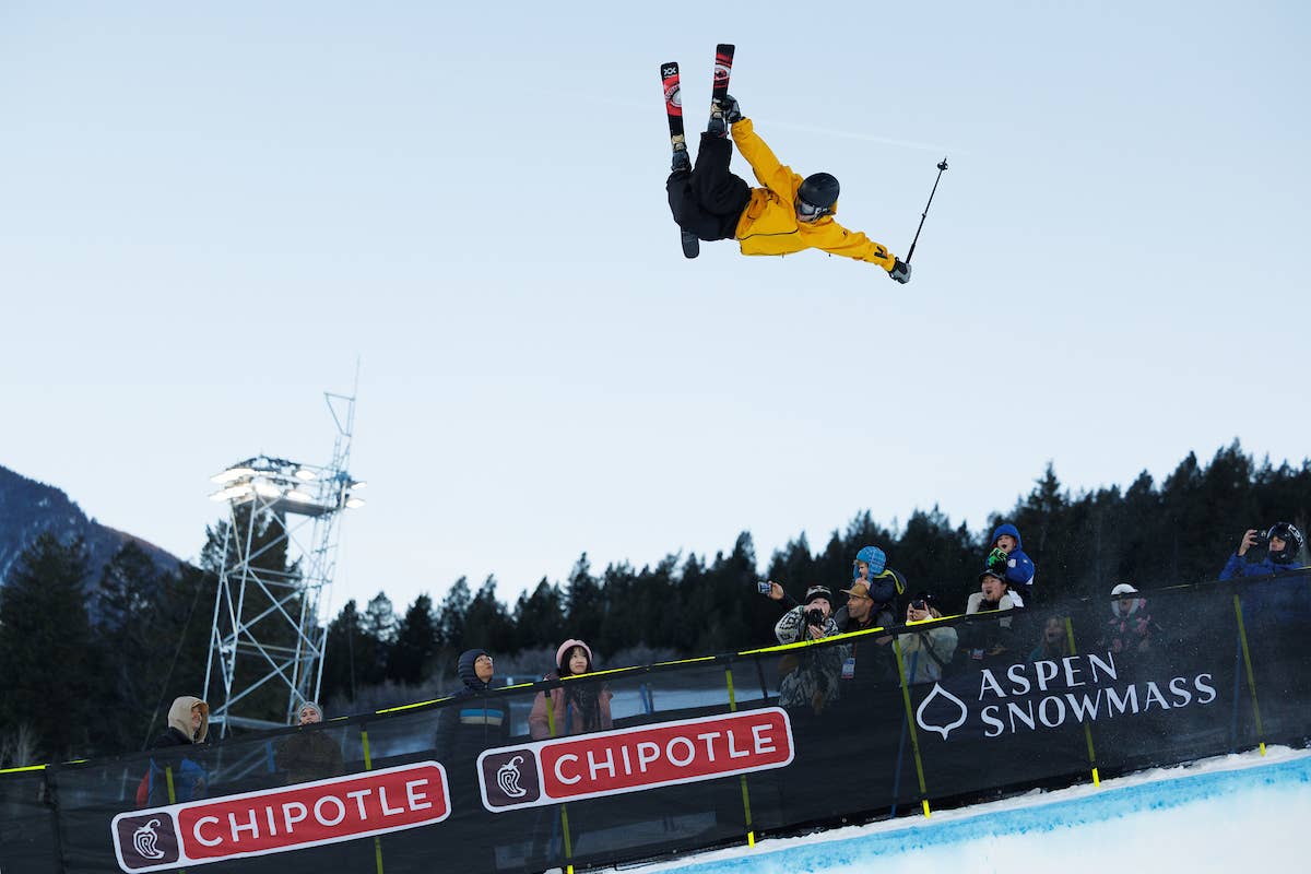 Understanding the 9 Different Types of Skiing - Powder