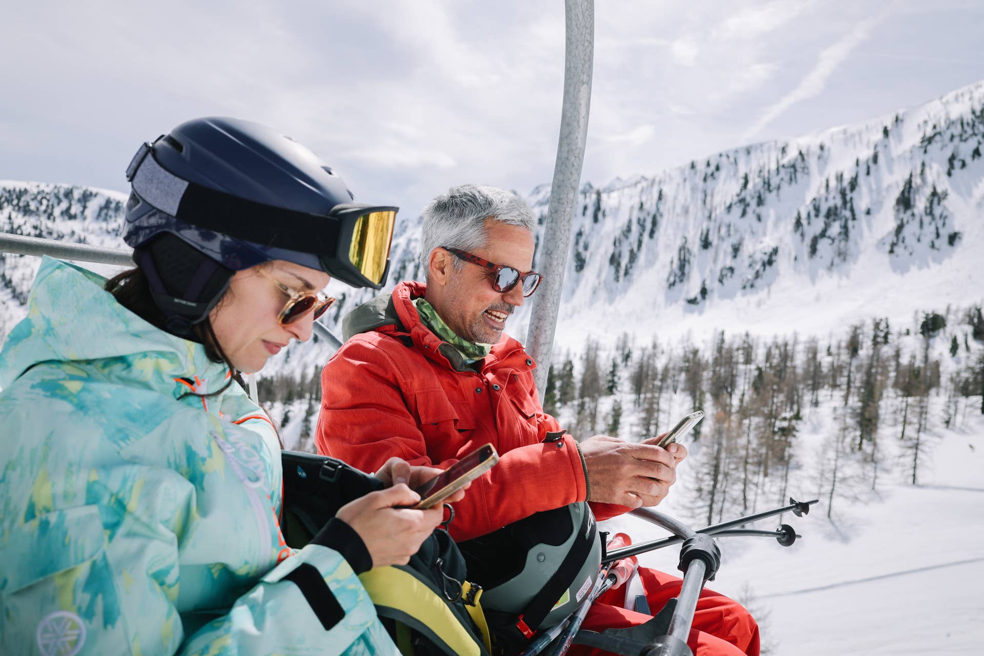 The 8 Best Skiing Apps for Every Powder Lover