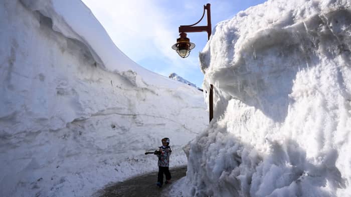 The World’s Most Absurd Snowfall Records