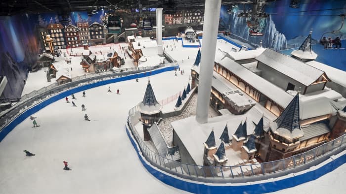 World's Largest Indoor Ski Resort Opens