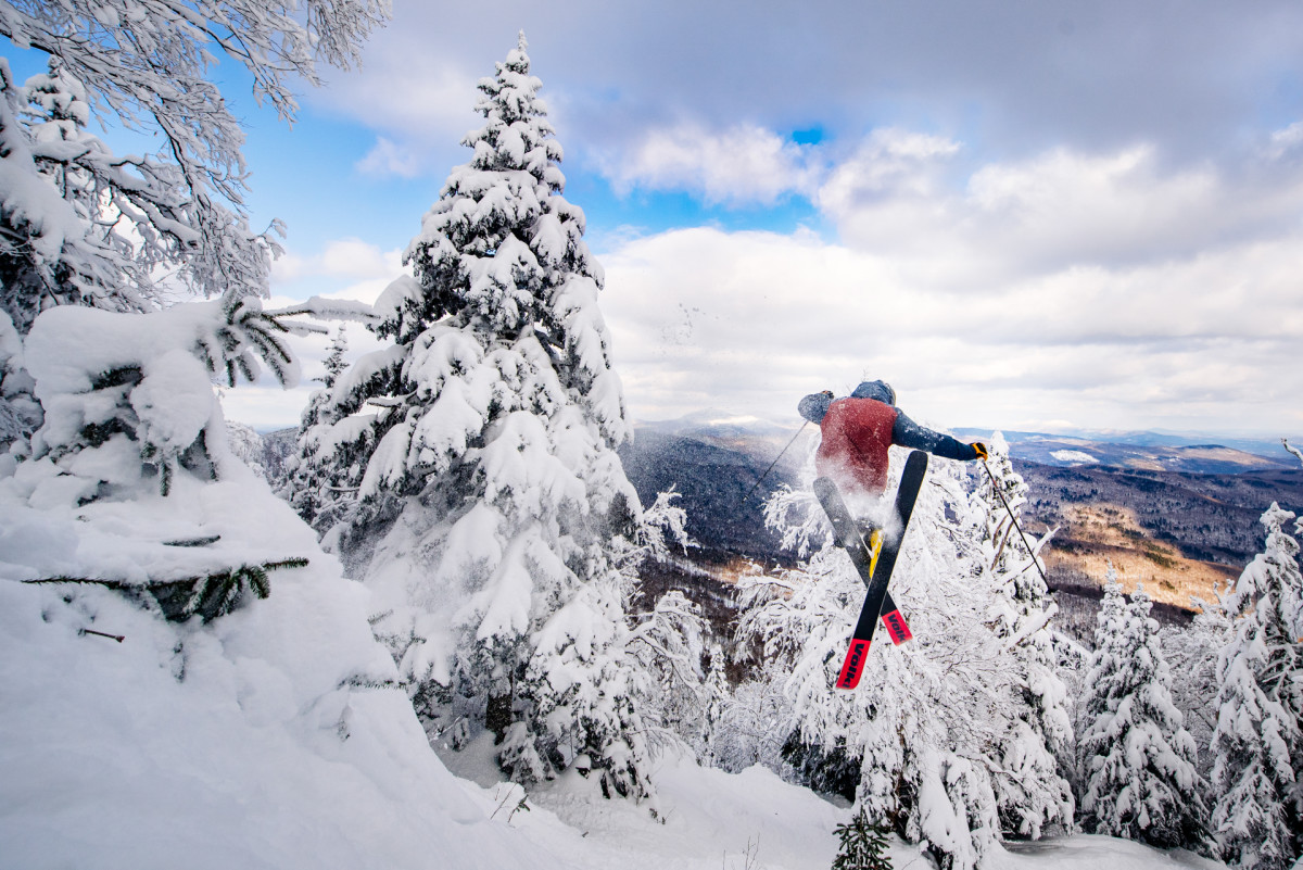 The 7 Best Ski Resorts for Mogul Skiing in the U.S.