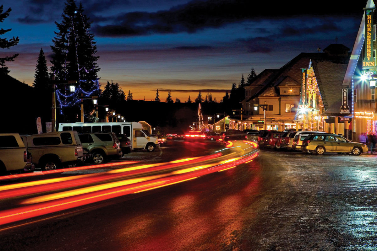 The 8 Best Ski Towns in the World According to POWDER Staff