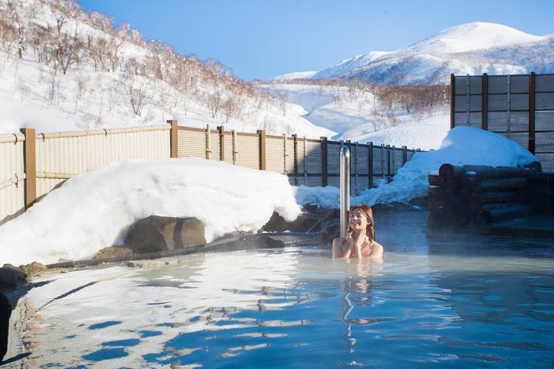 Skiing Niseko's Winter Wonderland