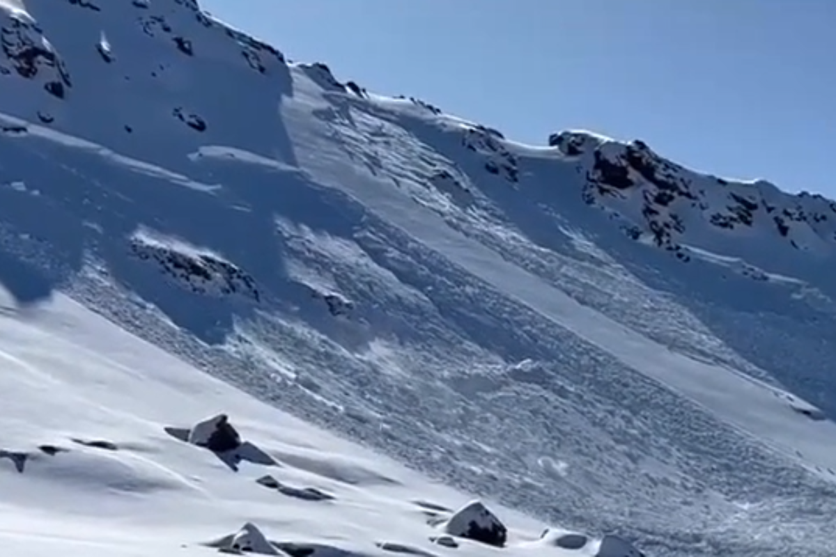 Multiple Avalanches Captured On Video In New Zealand Multiple Avalanches Captured On Video In New Zealand