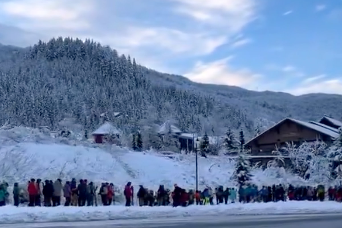 Whistler Skiers Complaining About Brutal Powder Day Lift Lines Whistler Skiers Complaining About Brutal Powder Day Lift Lines