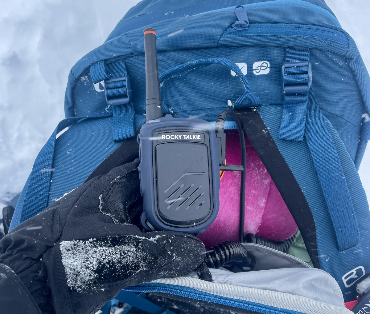 3 Reasons to Ski With a Radio: Tips and Best Radios for Skiing