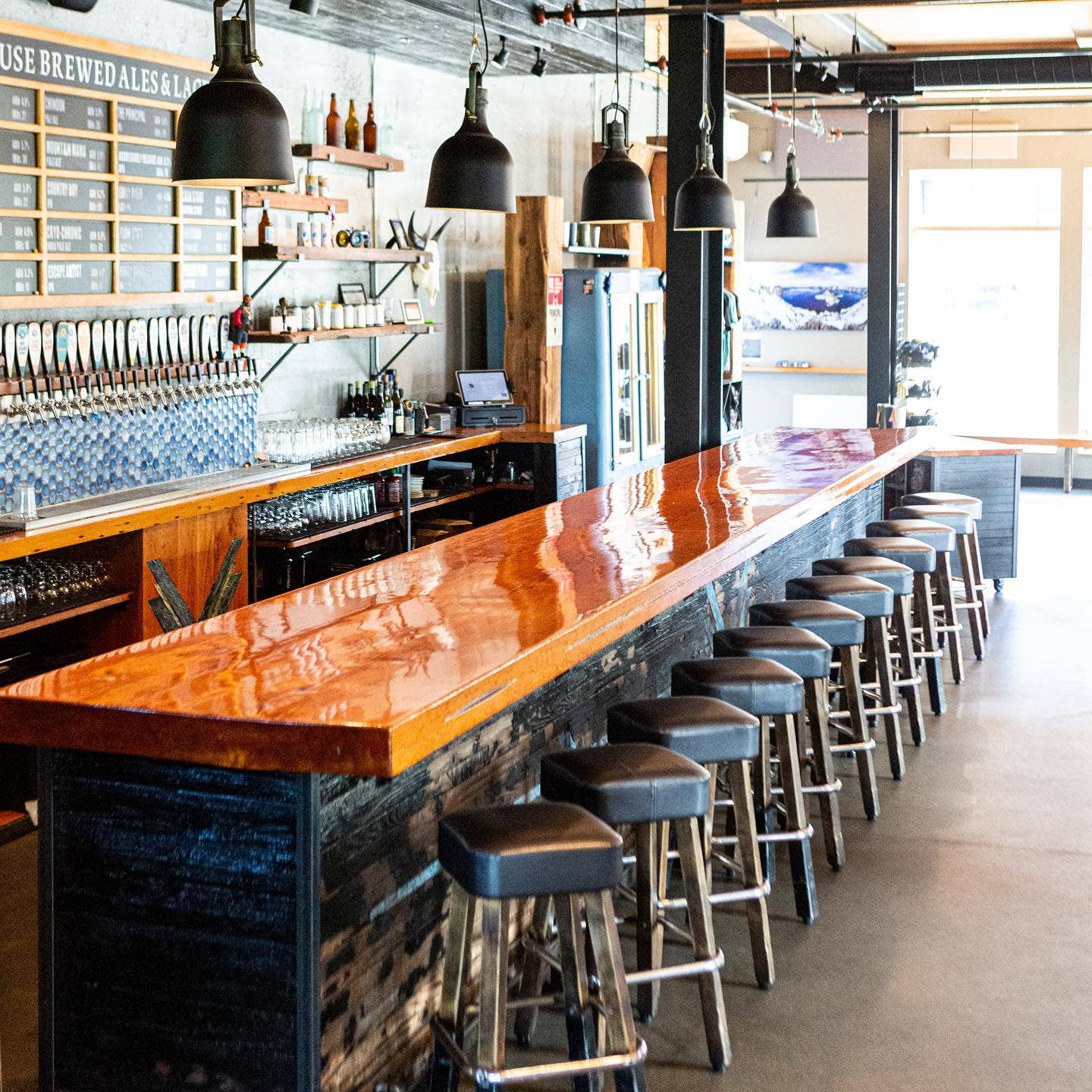 The 10 Best Ski Town Breweries According to POWDER Staff