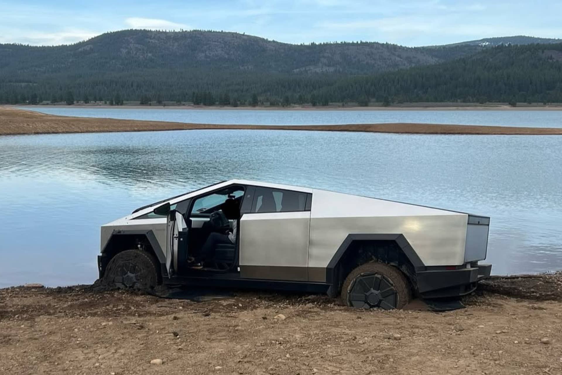 Tahoe Police Roast Ignorant Cybertruck Driver