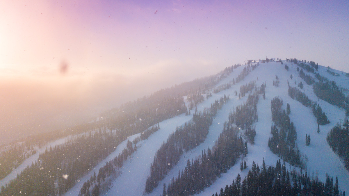 These 3 Ski Resorts Ban Snowboarding: Here's Why