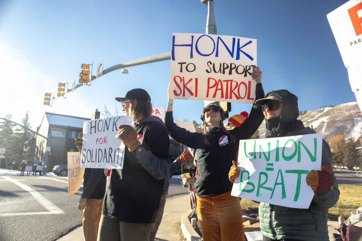 Skiers Chant "Pay Your Employees" as Patrol Strike Continues
