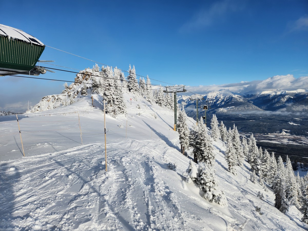 Gondola Cabin Plummets to Snow at Canadian Ski Resort