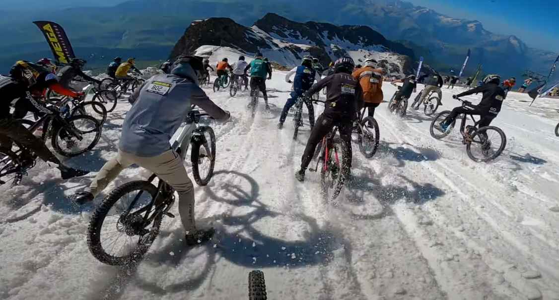 Look: Hundreds Of Mountain Bikers Simultaneously Descend Snow-Covered ...