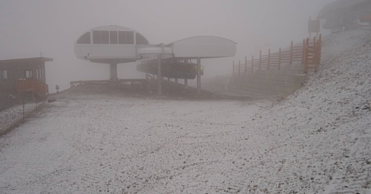 October Snow Hits Sunshine Village Near Banff, Alberta - Powder