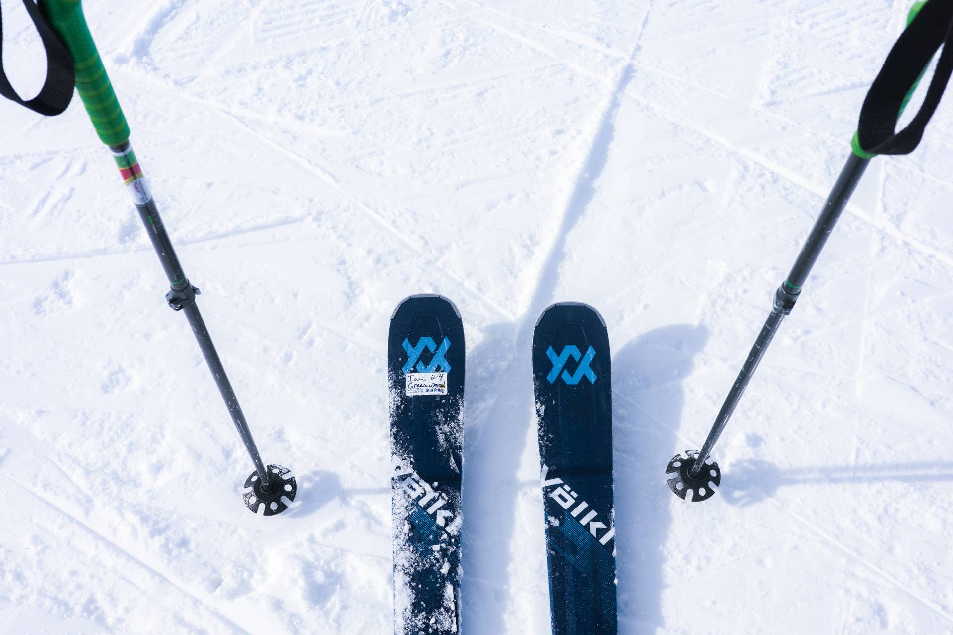 Why Narrow Carving Skis Are Fun - Powder