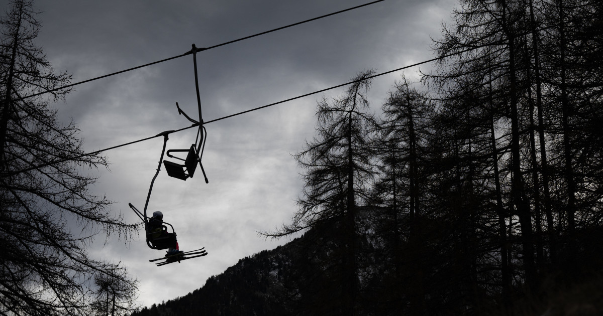 Skier Sues for Millions After Falling off Lift Without Safety Bar - Powder