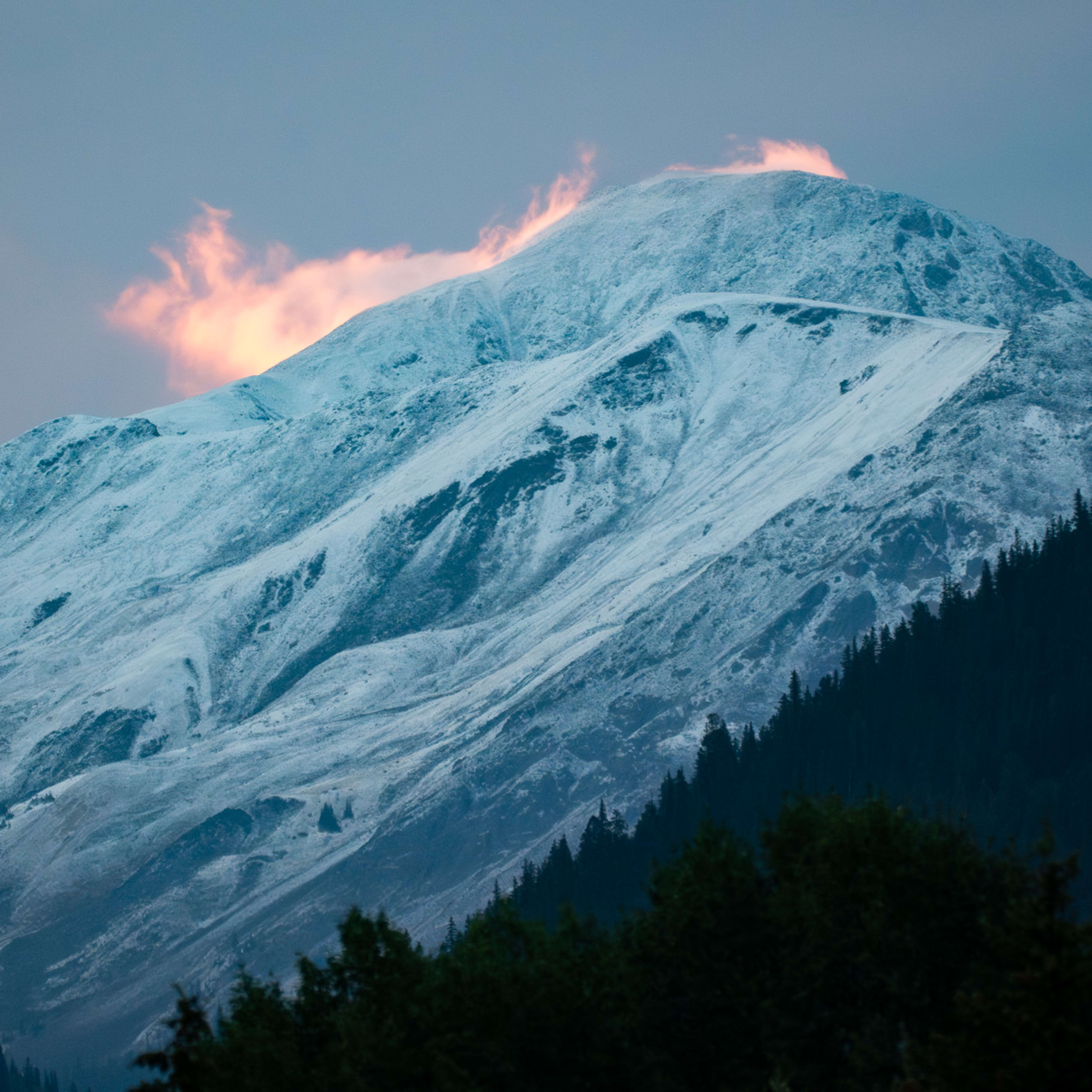 World's Largest Indoor Ski Resort Opens - Powder
