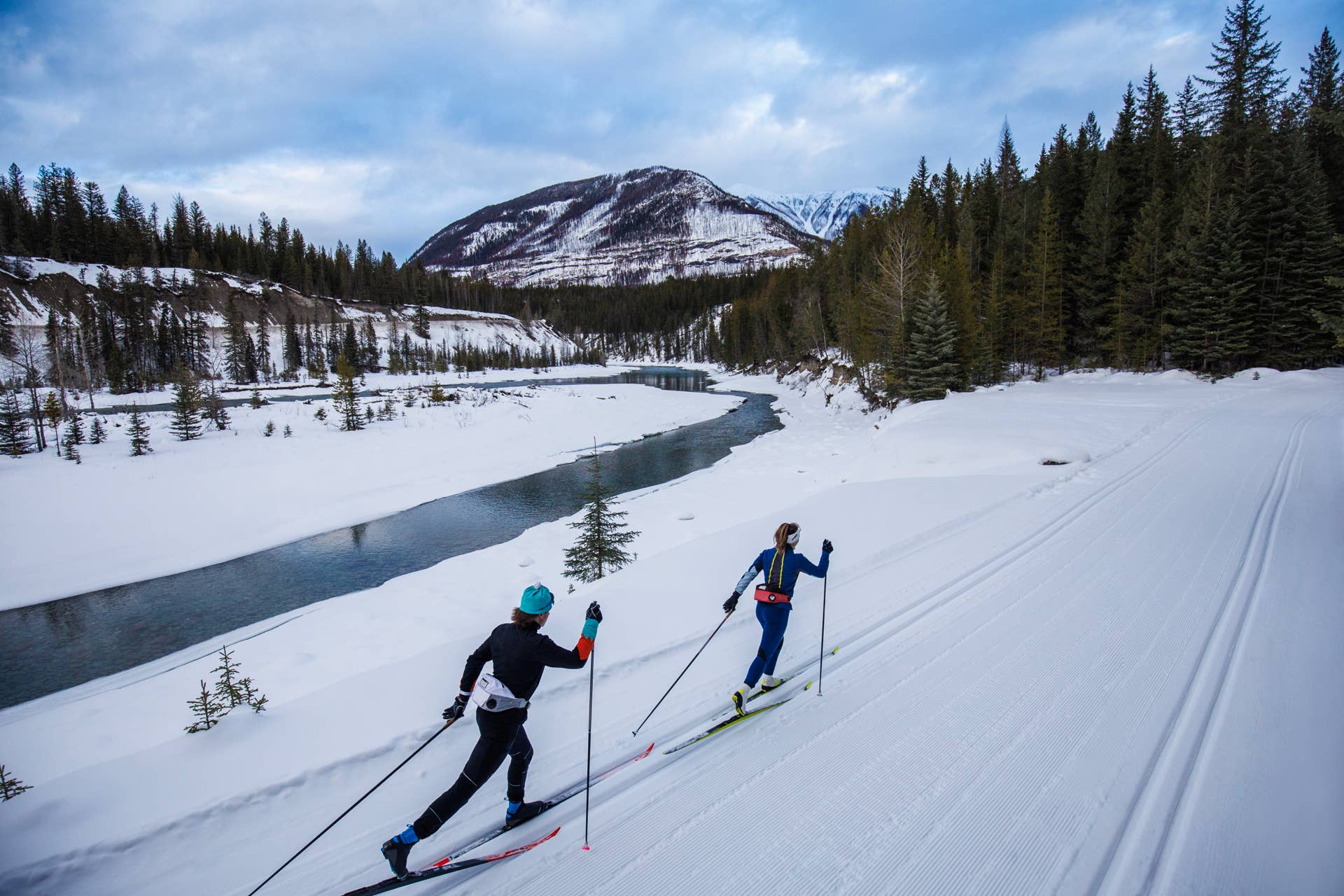 What Is Off-Piste Skiing? Everything You Need To Know - Powder