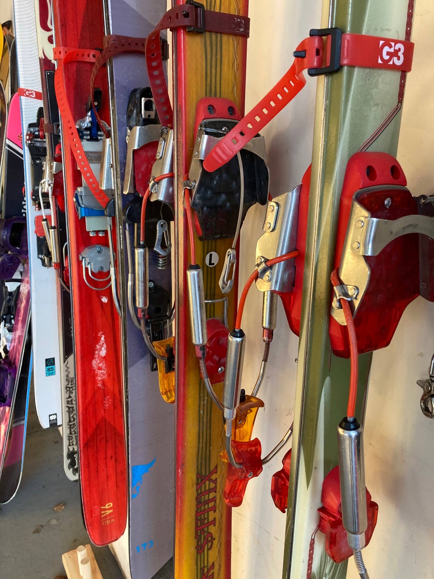 Top Resort and Touring Telemark Bindings - Powder