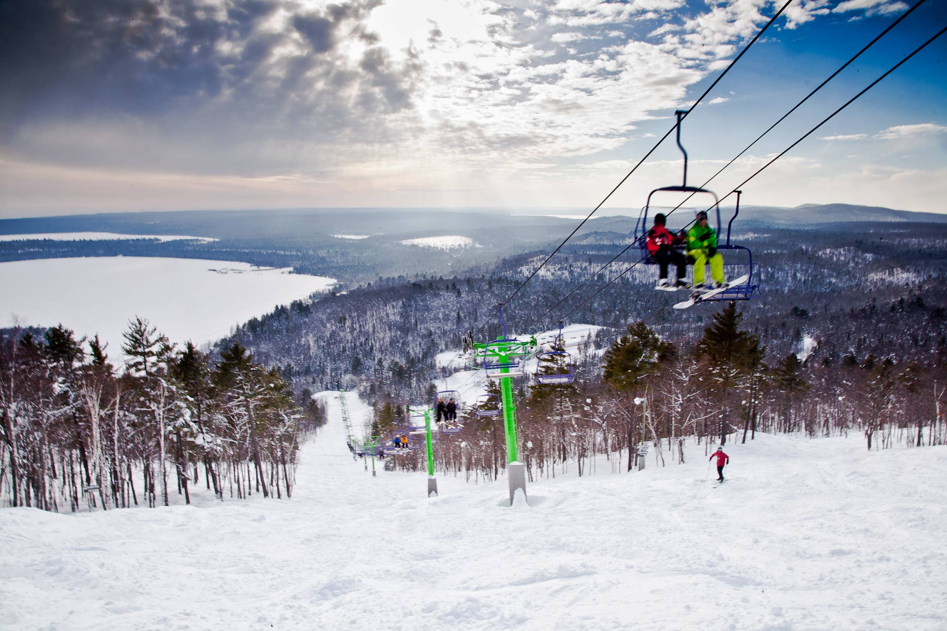300 Inches of Snow: Michigan Peninsula Hits Impressive Milestone - Powder