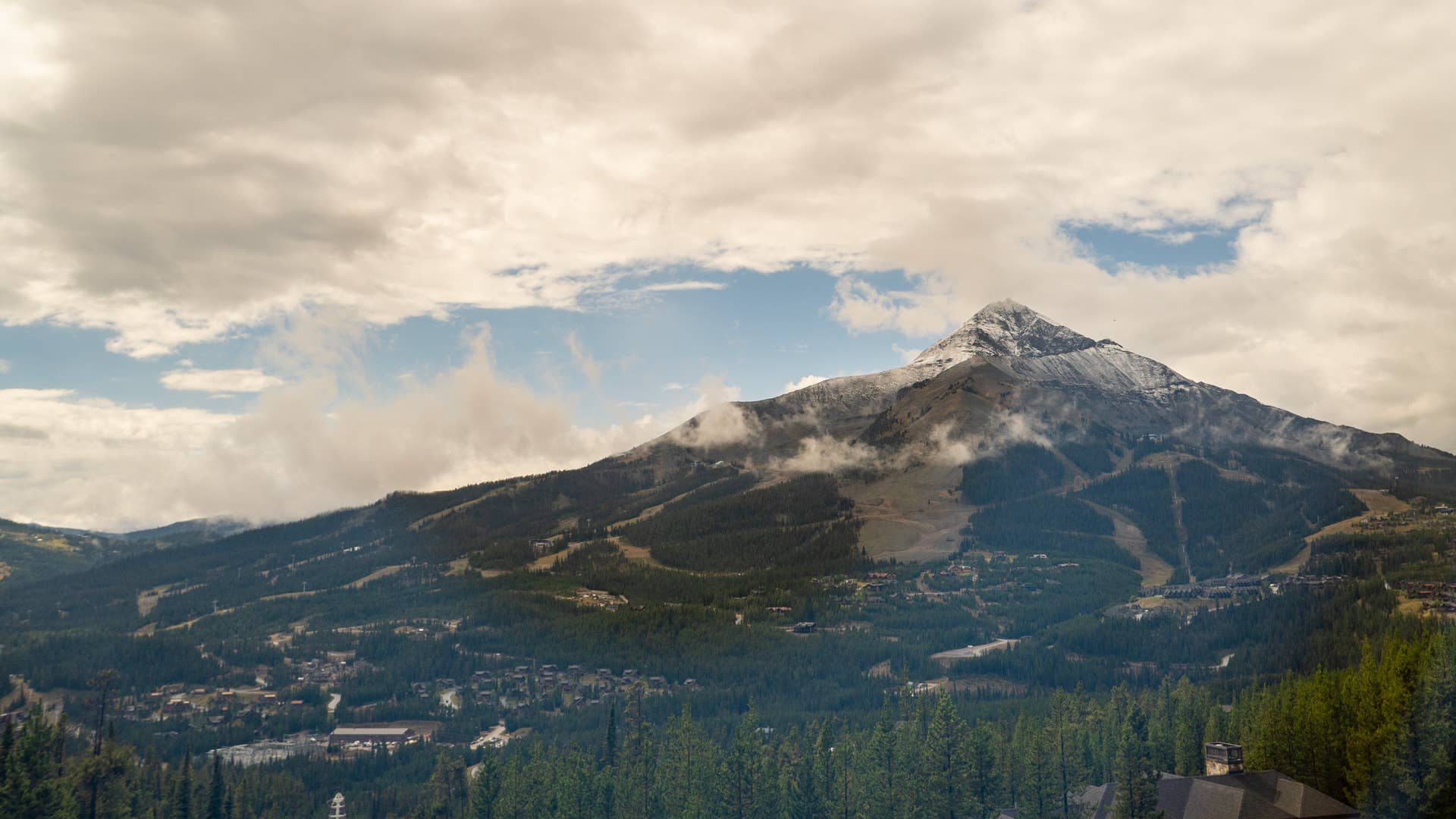 First Snowfall of the Year Falls at Big Sky Resort, Montana - Powder