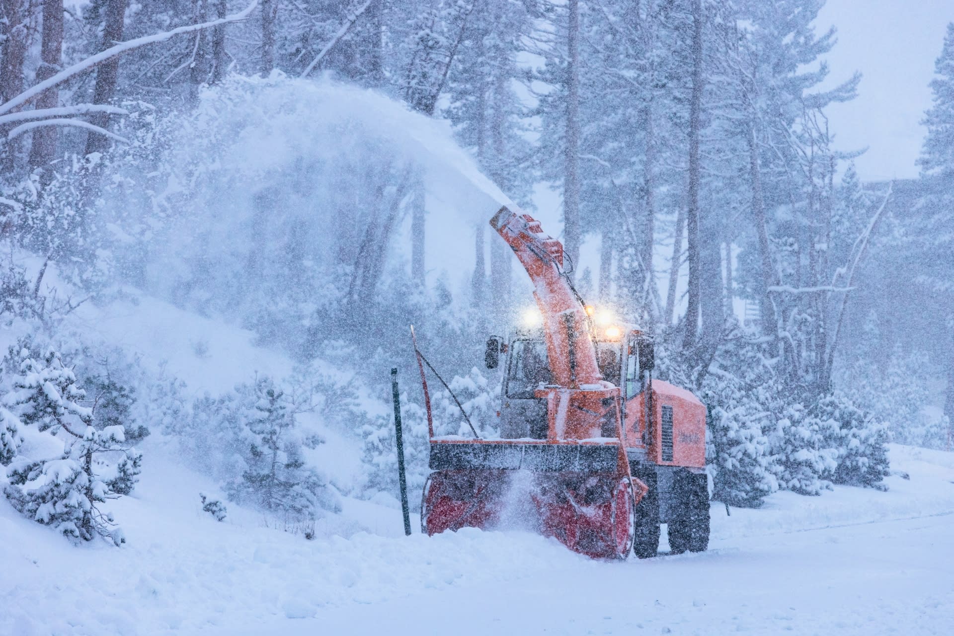 Mammoth Mountain Buried by 10+ Inches From October Storm - Powder