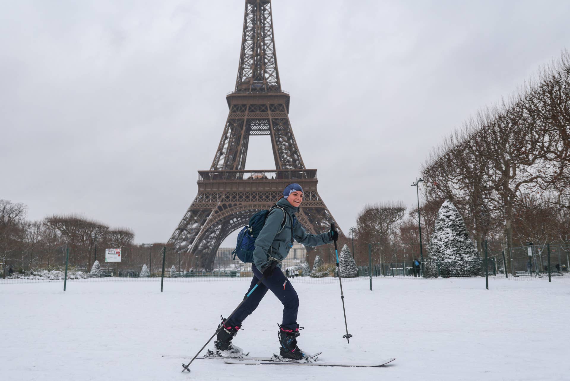 Skiers Hit the Slopes of Paris After Rare Snowstorm - Powder