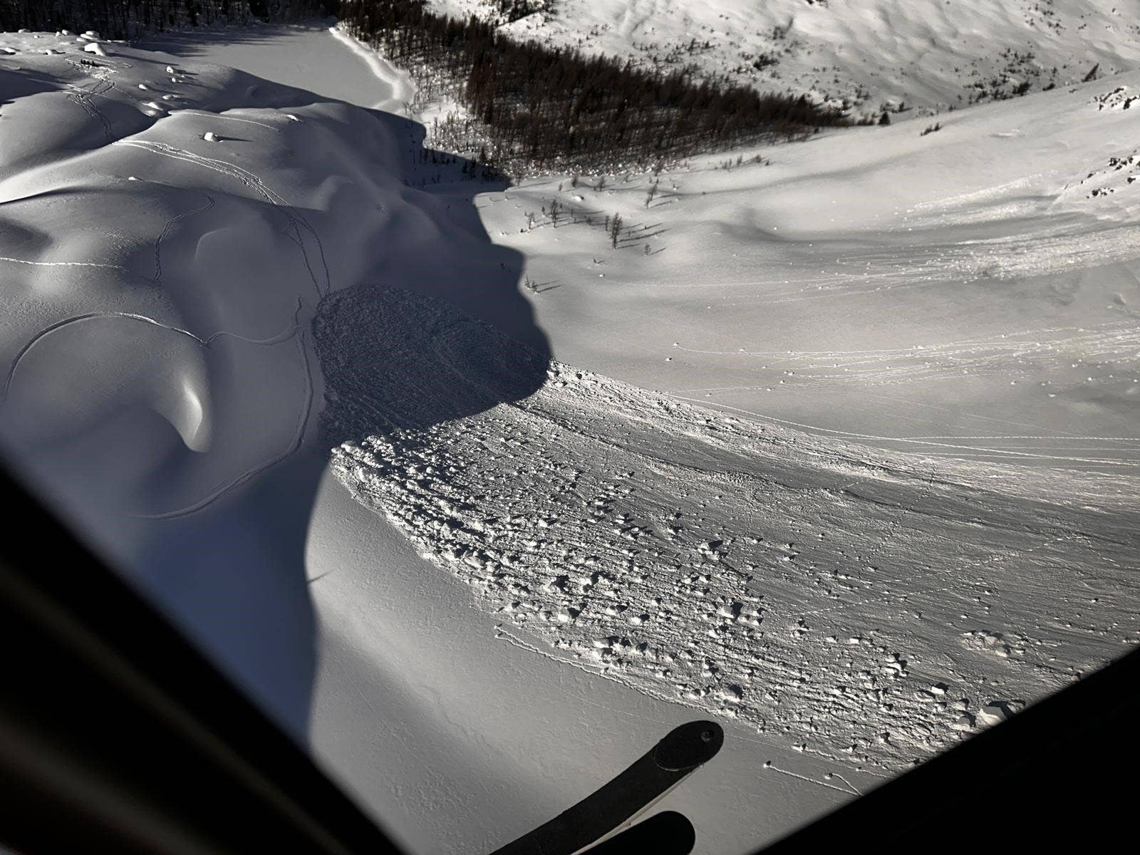 Skier Caught in Fast-Moving Avalanche Near Banff (Video) - Powder