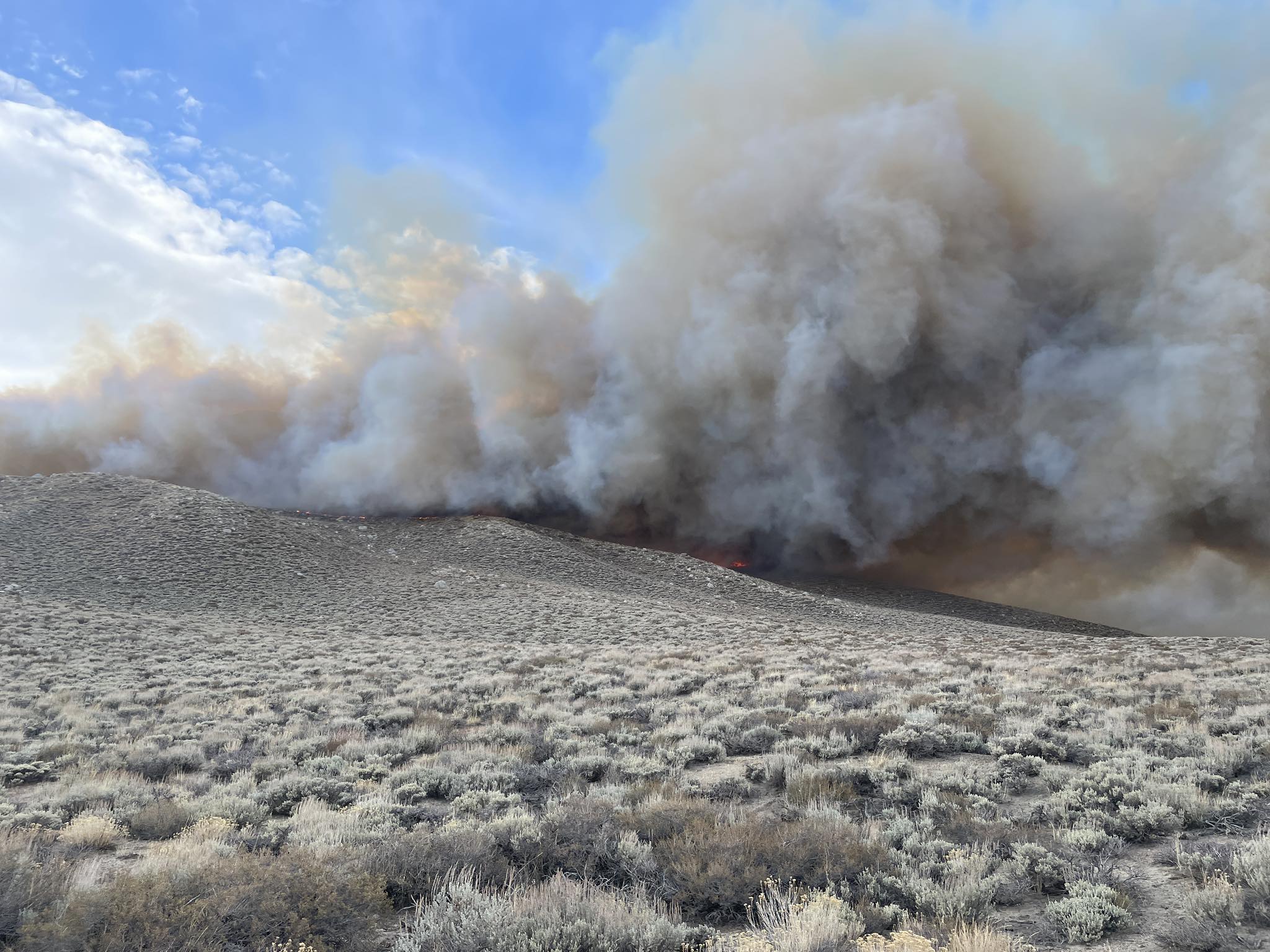 3,000 Acre Wildfire Burns Miles South of Mammoth Mountain, California - Powder