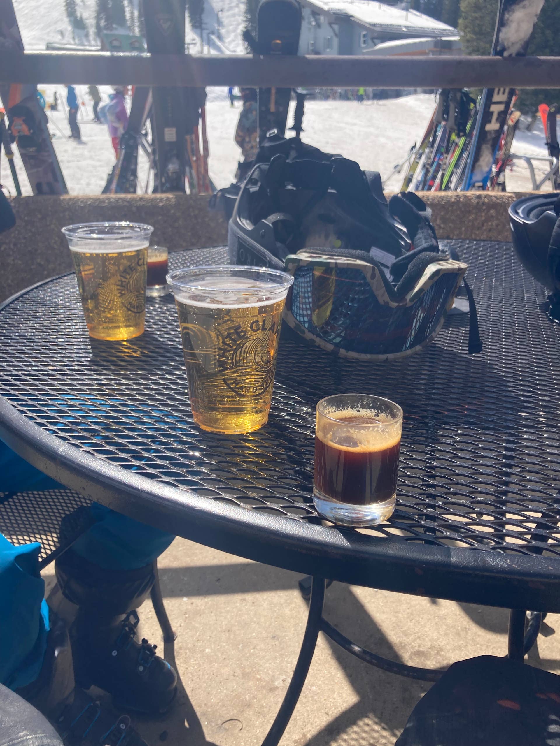 The 6 Best Après-Ski Drinks: From Beloved to Controversial - Powder