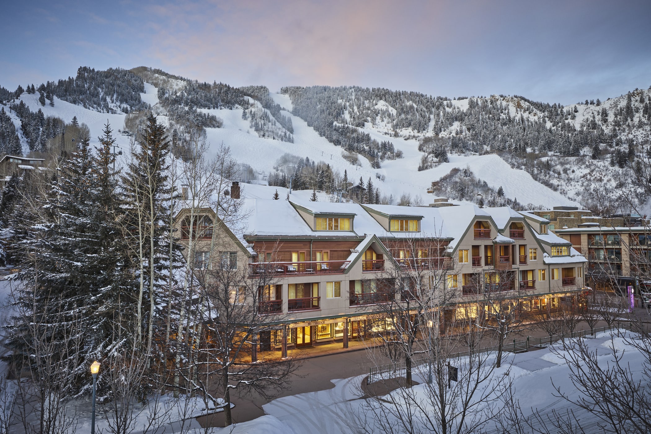 The 6 Best Ski Lodges in the United States - Powder