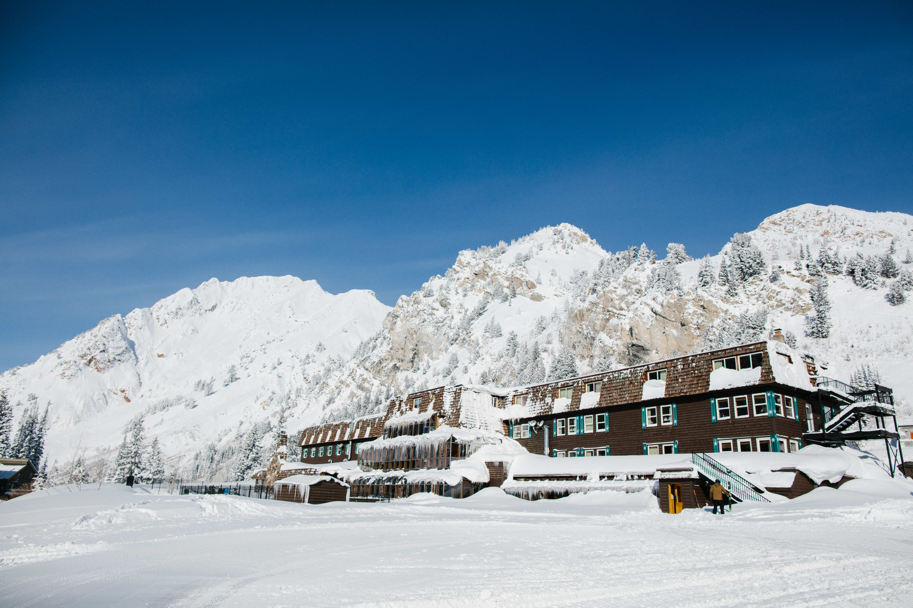 The 6 Best Ski Lodges in the United States - Powder