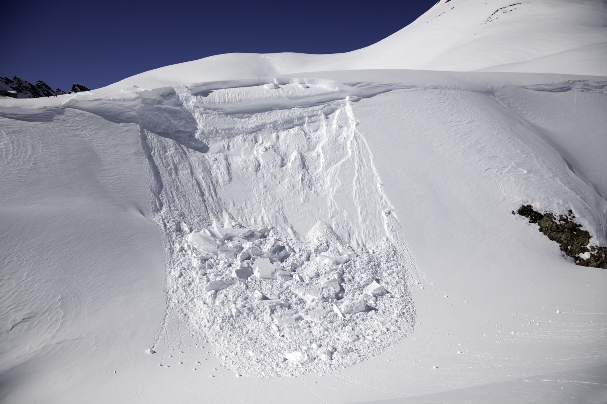 9 Avalanche Safety Tips All Skiers Should Know - Powder
